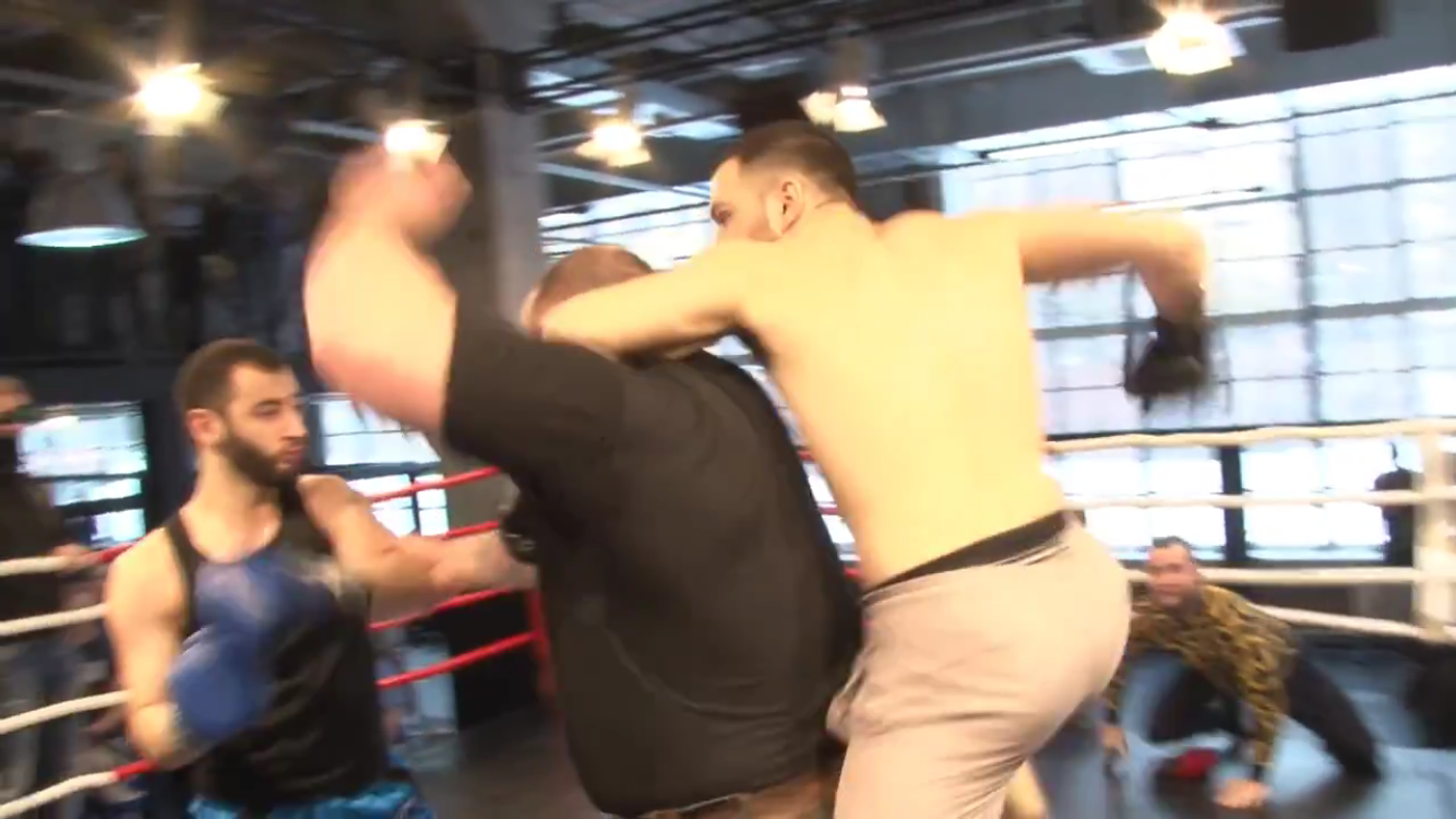 Street Boxer vs Pro Boxer Ends with Brawl in the Ring with Spectators ...